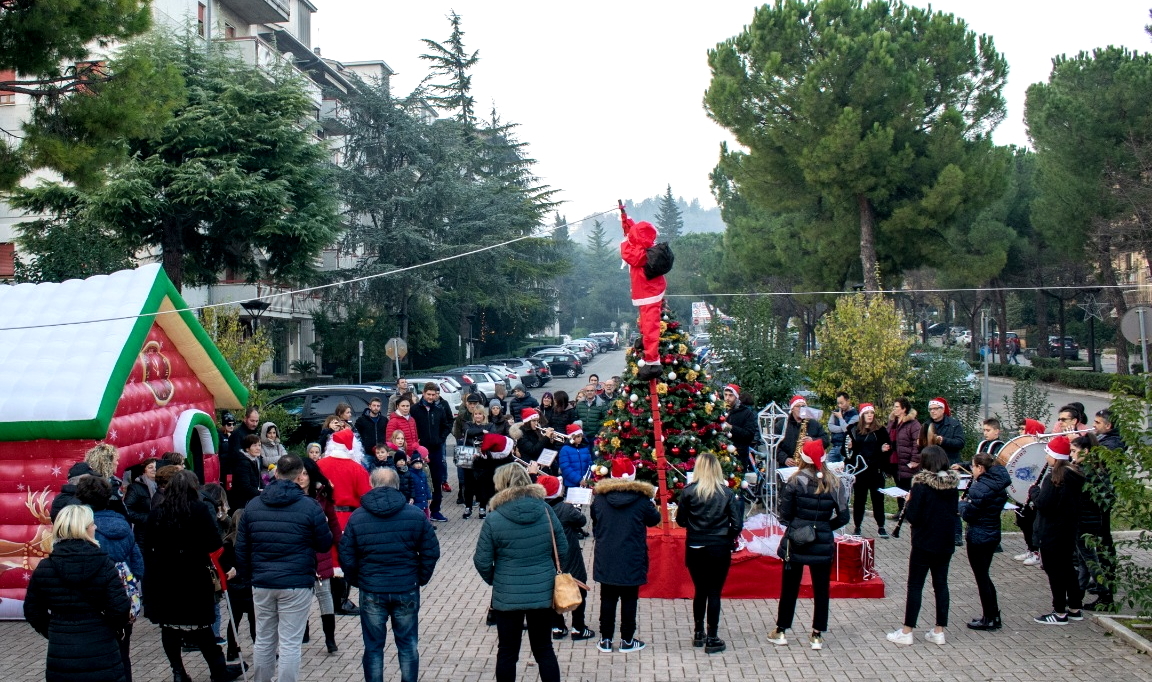 Castel di Lama, grande partecipazione al primo evento natalizio ...