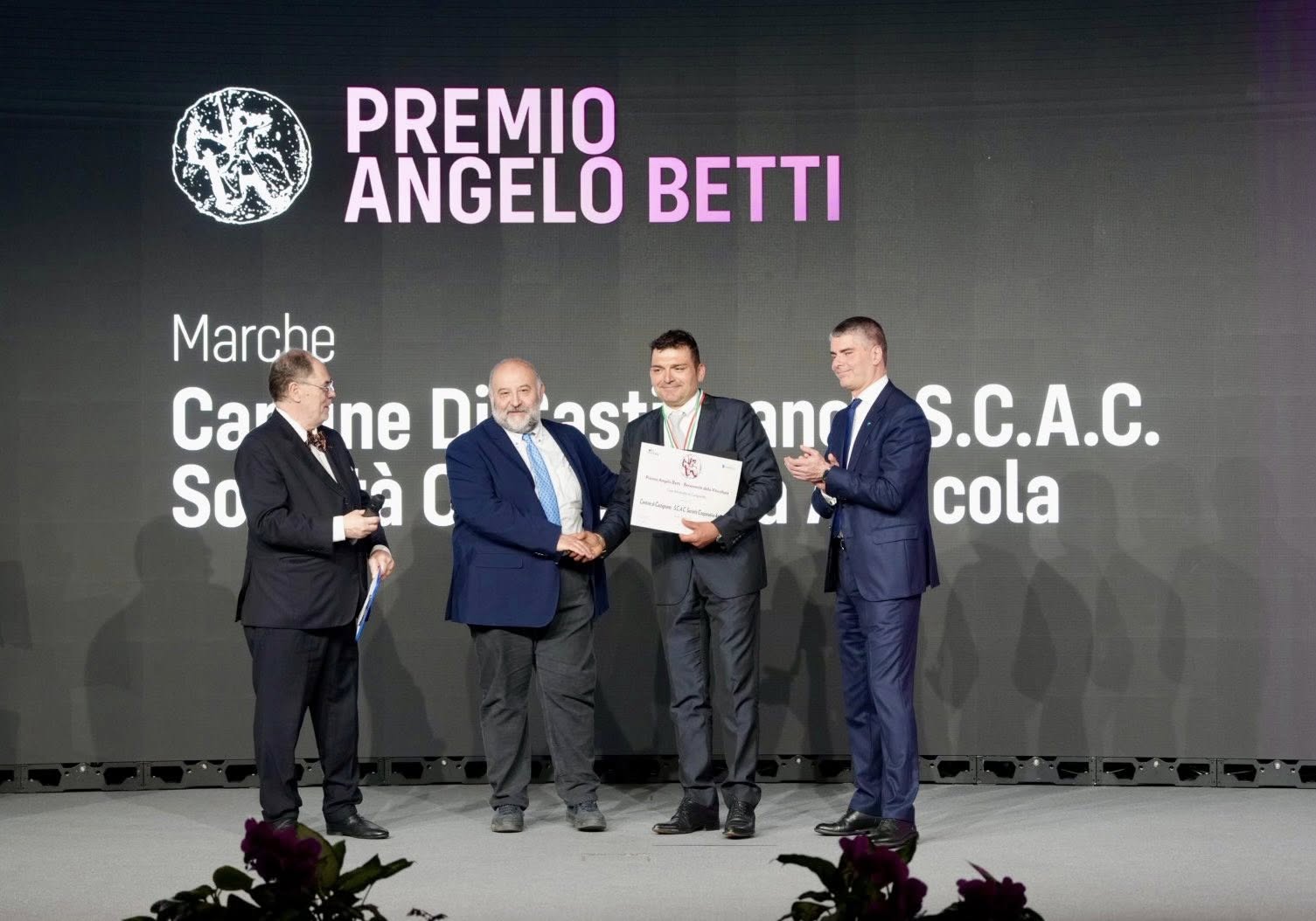 L’Assessore Antonini ha partecipato a Vinitaly di Verona al Premio ...
